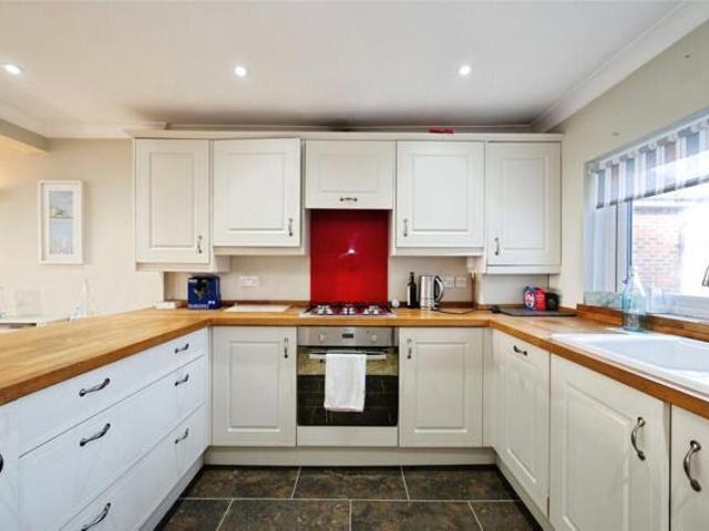 Apartment 2 Bedroom For Sale Hayling Island Hampshire 275000 ES99926081