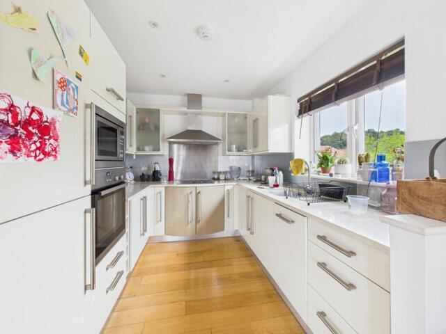 Apartment 2 Bedroom For Sale Haywards Heath West Sussex 300000 ELS100854752
