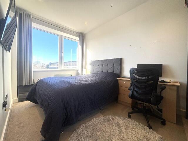 Apartment 2 Bedroom For Sale Hook Hampshire 200000 ELS99688648