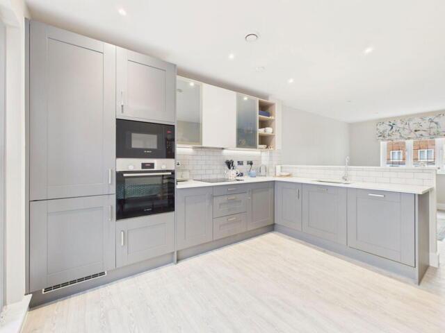 Apartment 2 Bedroom For Sale Horsham West Sussex 395000 ES99344661