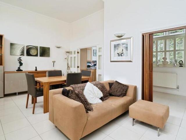 Apartment 2 Bedroom For Sale Leatherhead Surrey 475000 ELS98377620