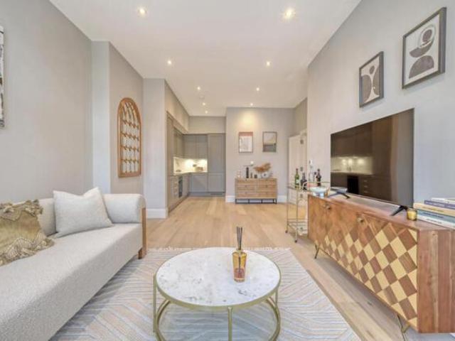 Apartment 2 Bedroom For Sale Leigh Southend on Sea 700000 ES101119333