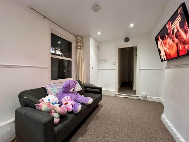 Apartment 2 Bedroom For Sale London Greater London 260000 ES99641951