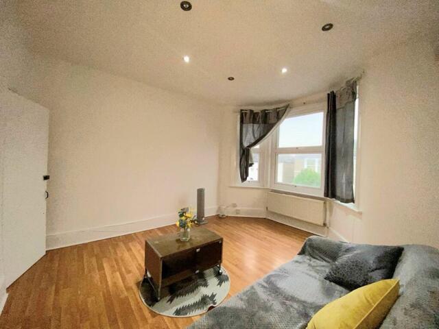 Apartment 2 Bedroom For Sale London Greater London 300000 ES100398185