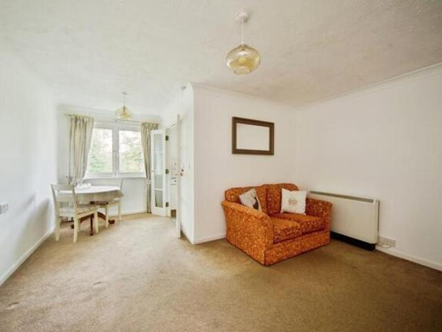 Apartment 2 Bedroom For Sale Potters Bar Hertfordshire 110000 ES98204470
