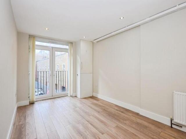 Apartment 2 Bedroom For Sale Redhill Surrey 185000 ELS100786416