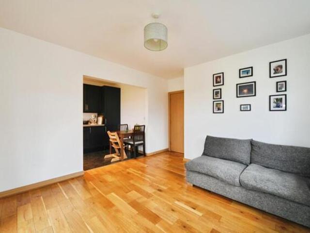 Apartment 2 Bedroom For Sale Romford Greater London 295000 ELS101316274
