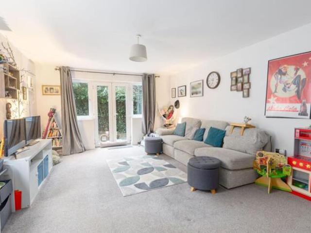 Apartment 2 Bedroom For Sale Surrey West Sussex 230000 ES100426527