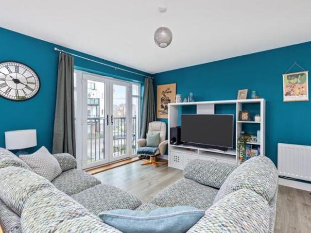 Apartment 2 Bedroom For Sale Surrey West Sussex 270000 ES98969147