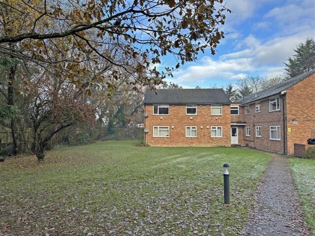Apartment 2 Bedroom For Sale Surrey Great London 200000 ES99290302