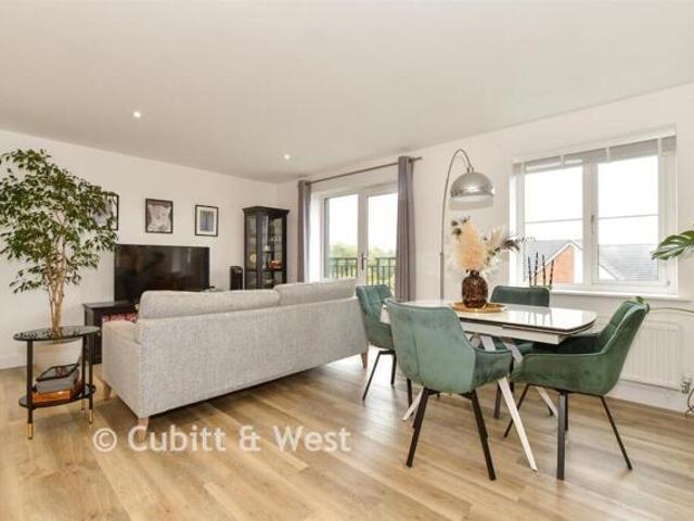 Apartment 2 Bedroom For Sale Surrey Great London 260000 ES98278085