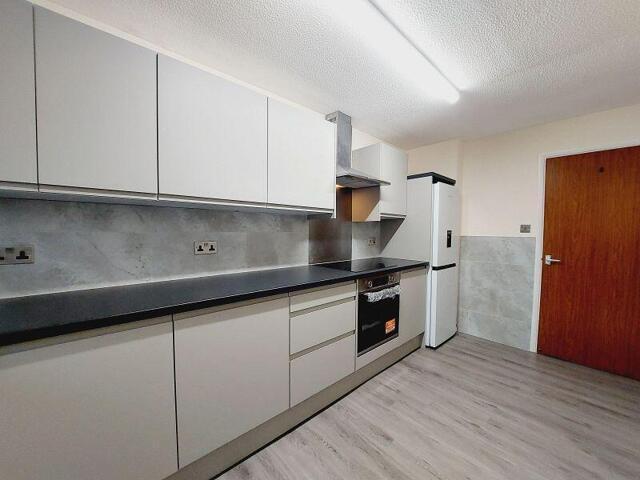 Apartment 2 Bedroom For Sale Surrey Great London 299950 ES98062543