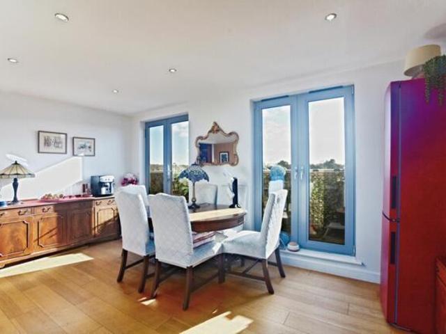 Apartment 2 Bedroom For Sale Surrey Greater London 400000 ES101200147