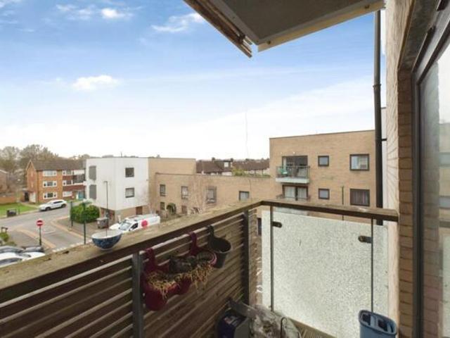 Apartment 2 Bedroom For Sale Surrey Greater London 325000 ES100917469