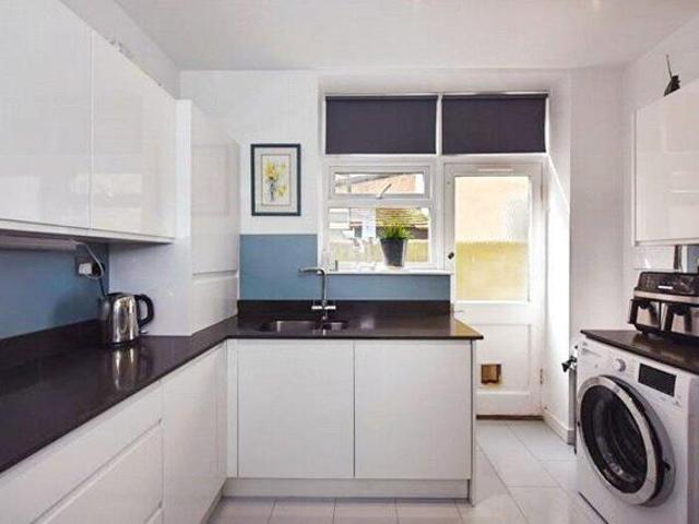 Apartment 2 Bedroom For Sale Southend On Sea Southend On Sea 375000 ES98612297