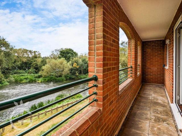 Apartment 2 Bedroom For Sale Twyford Wokingham 310000 ELS98577899