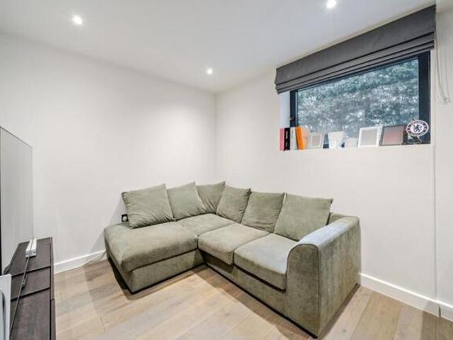 Apartment 2 Bedroom For Sale West Byfleet Surrey 300000 ELS101059754