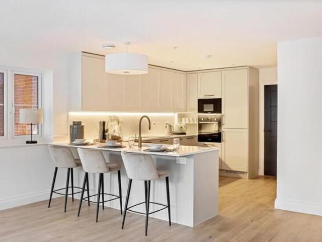 Apartment 2 Bedroom For Sale Weybridge Surrey 630000 ES98800765
