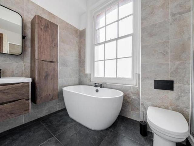 Apartment 2 Bedroom For Sale Winchester Hampshire 350000 ELS100366499