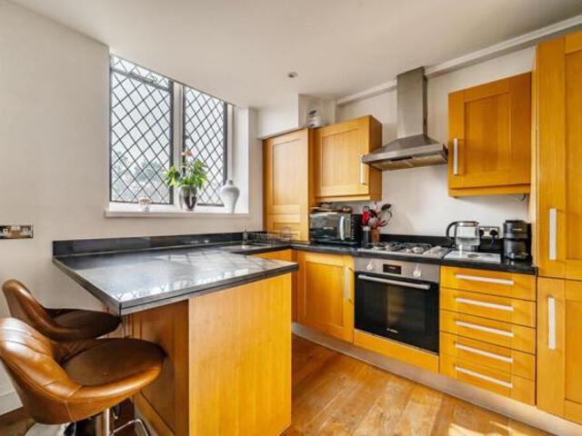 Apartment 2 Bedroom For Sale Windsor Berkshire 350000 ELS100917829