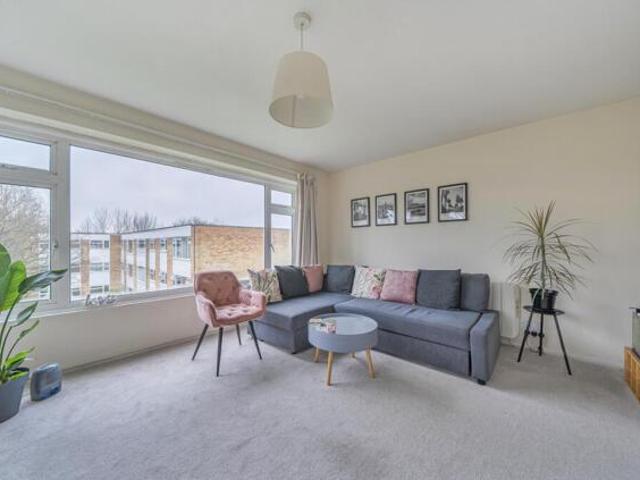 Apartment 2 Bedroom For Sale Woking Surrey 260000 ES98477307