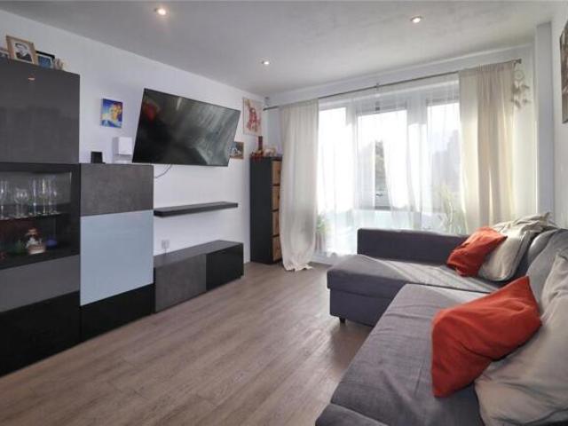 Apartment 2 Bedroom For Sale Woking Surrey 300000 ELS99236898