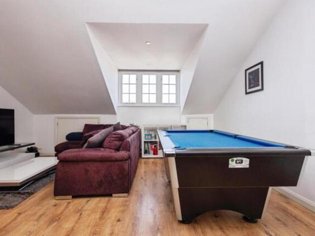 Apartment 2 Bedroom For Sale Woking Surrey 400000 ES98612613