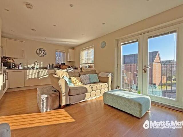 Apartment 2 Bedroom For Sale Wokingham Berkshire 275000 ES98612313