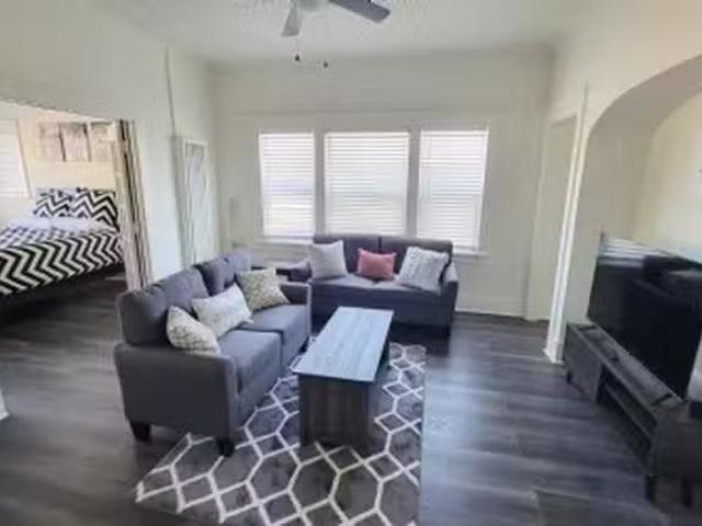Apartment 2 bedrooms in View Park Windsor Hills