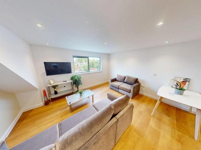Apartment 7, 124 132 North Sherwood. 5 bed apartment to rent £3,575 pcm £825 pw