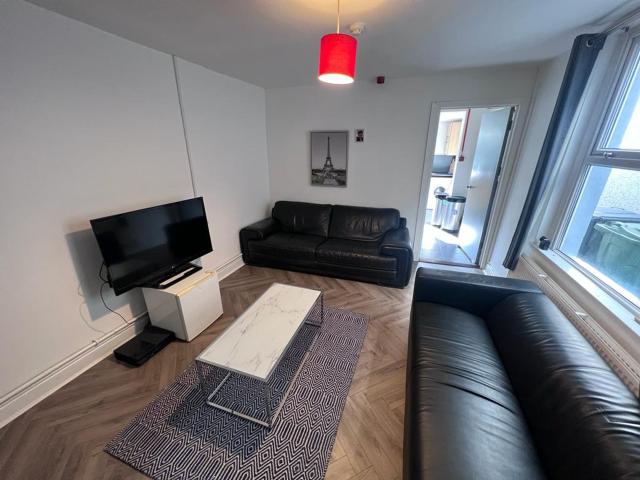 apartment 7 St