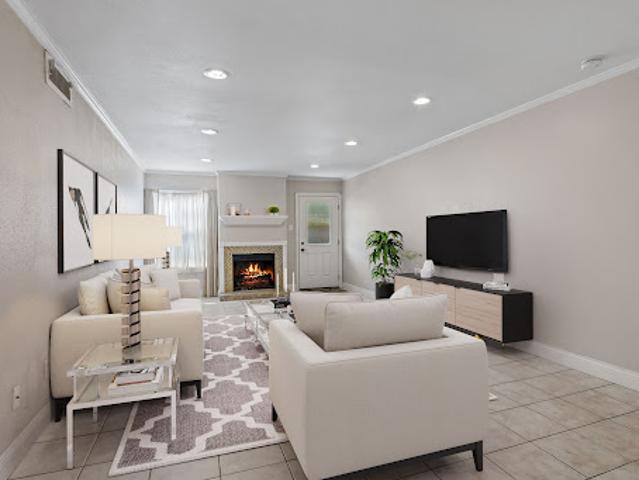 Apartment with pool