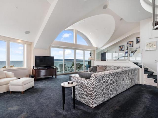 Apartment with terrace