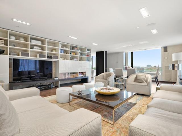 Apartment with pool
