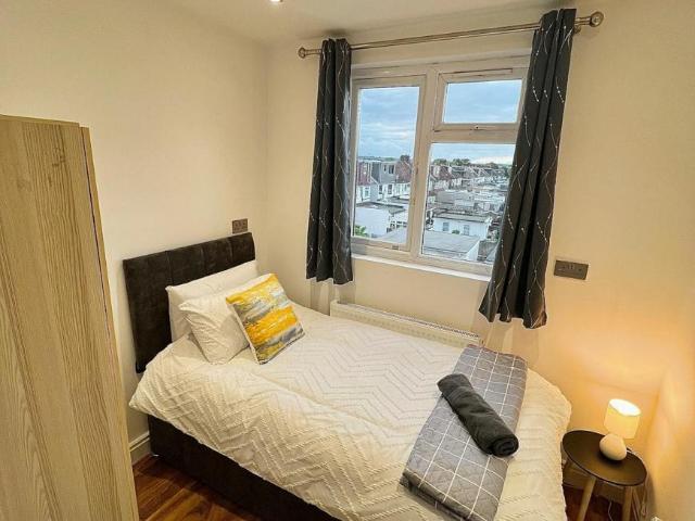 Apartment 4 Bedroom For Rent Harrow Harrow 7800 ELS90285267