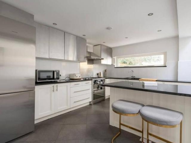 Apartment 4 Bedroom For Rent London London 11500 ES101809409