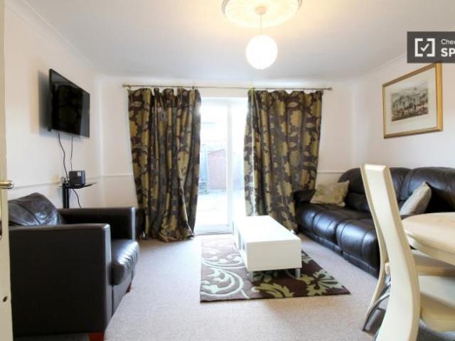 Apartment 4 Bedroom For Rent London London 3000 ELS93975891