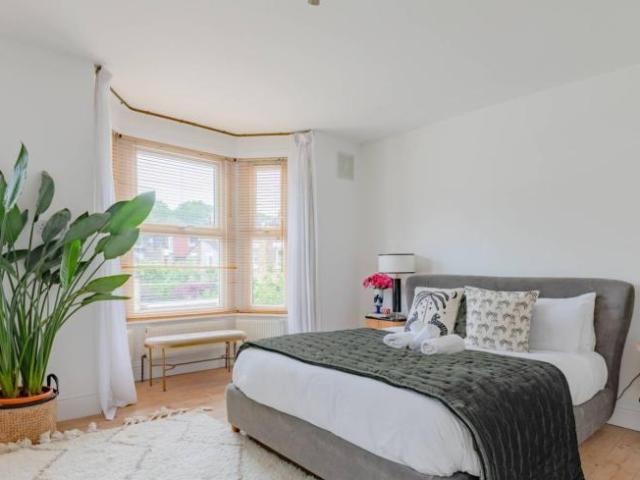 Apartment 4 Bedroom For Rent London London 8640 ES102755674