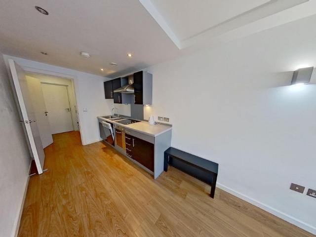 Apartment 51 Basilica King Charles Street, Leeds City Centre, Leeds, West Yorkshire LS1, 1 bed flat to rent, £850 pcm | PrimeLocation