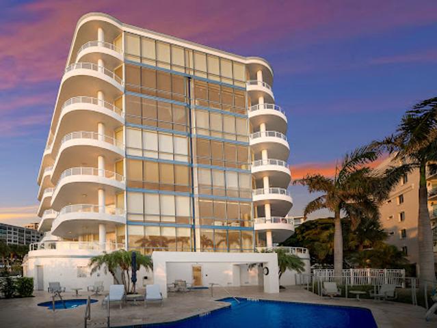 Apartment with terrace and pool