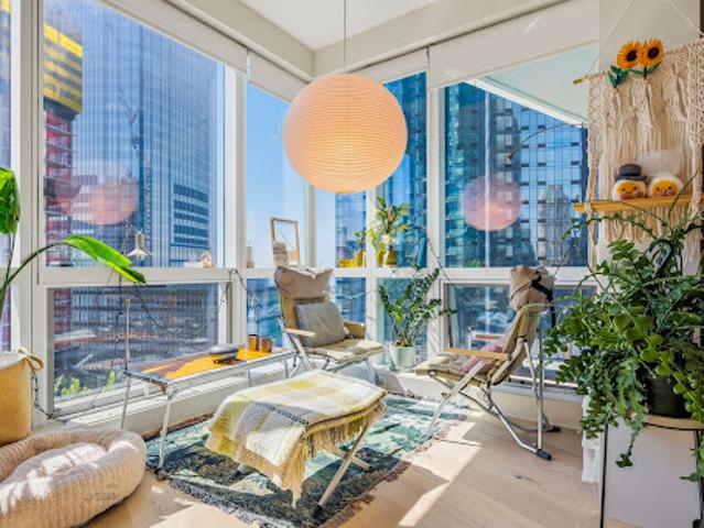Apartment with pool