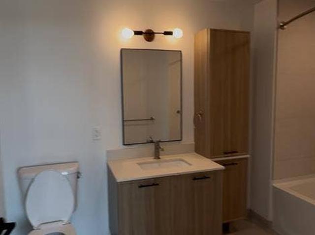 Apartment 5 Min Walk from Hill