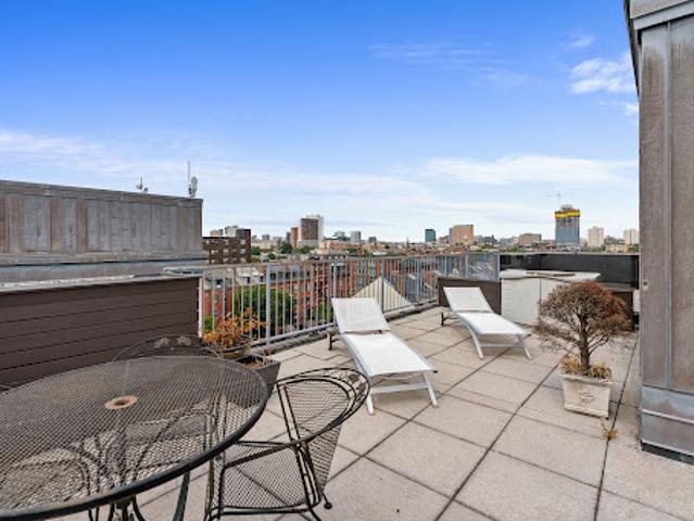 Apartment with terrace