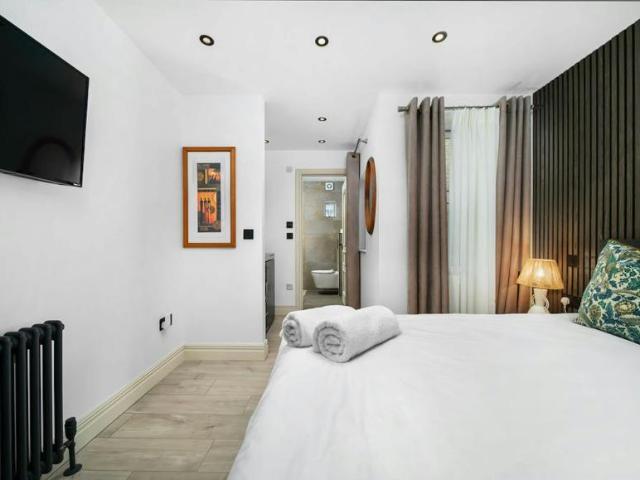 Apartment 6 Bedroom For Rent London London 1800 ELS94670066