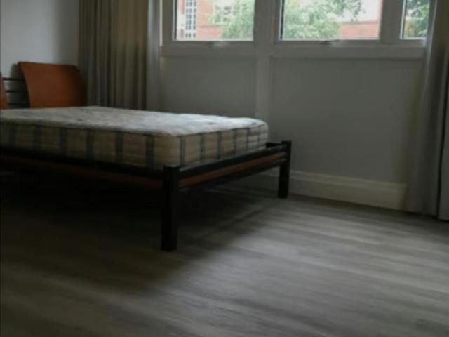 Apartment 6 Bedroom For Rent London London 6700 ELS94091125