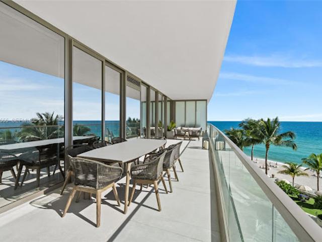 Apartment with terrace and pool