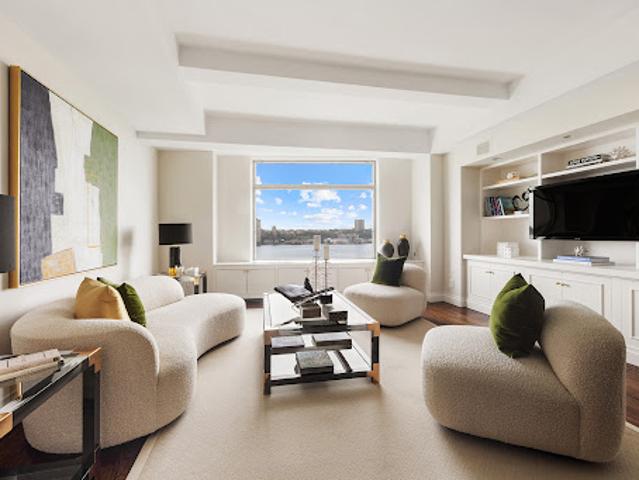 Contemporary apartment