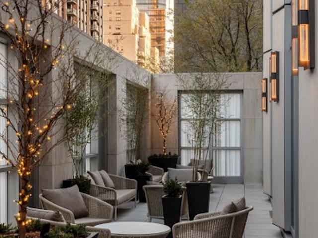 Apartment with terrace and pool