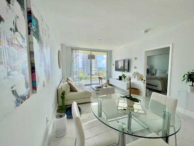 Apartment with pool