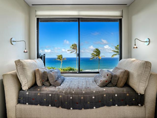 Seaside apartment with pool